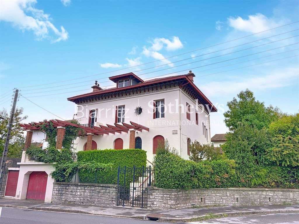 Maison de luxe à vendre à Bayonne : 1 260 000 € | 300m²
