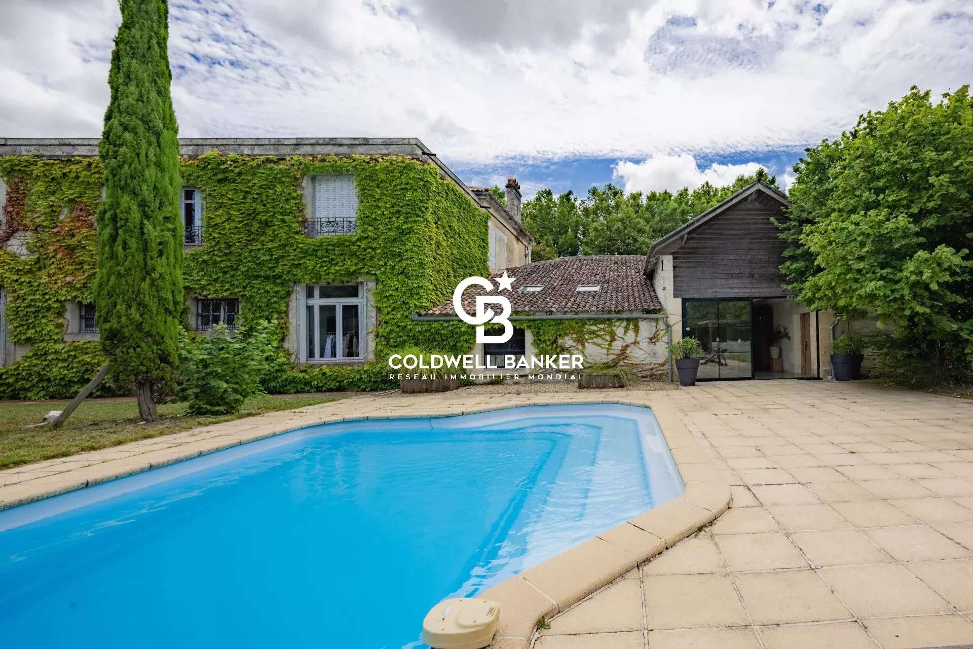 Maison de luxe à vendre à Cognac : 659 000 € | 748m²