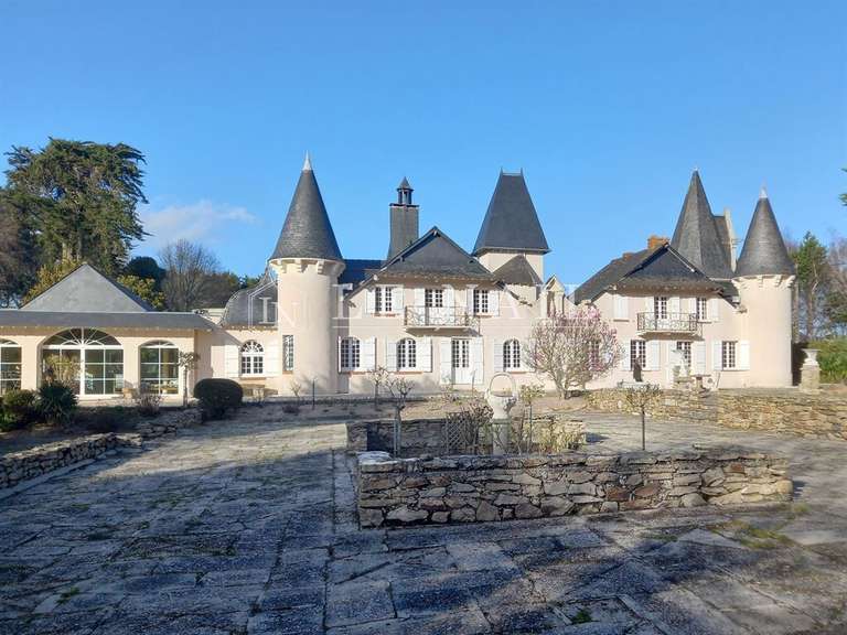 Château à Ambon - Vente de luxe - BellesPierres
