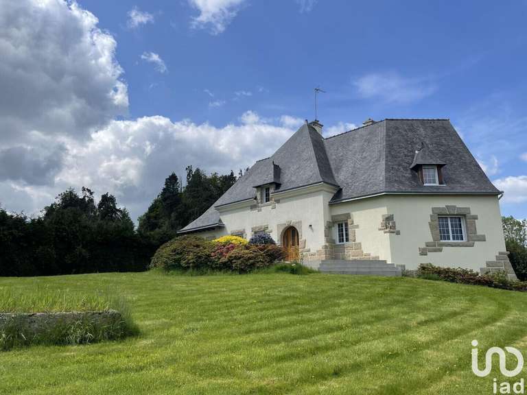 Le Quillio : Maison, villa et propriété à vendre - BellesPierres