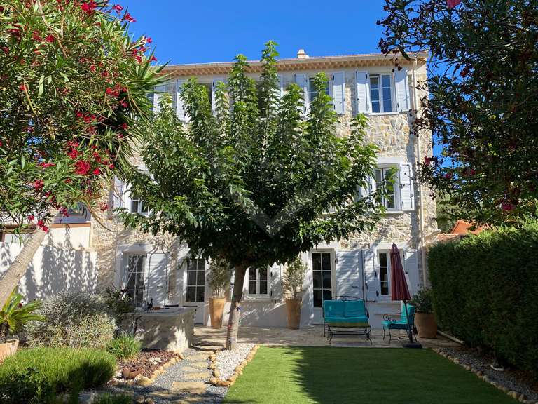 Le Revest-les-Eaux : Appartement et loft à vendre - BellesPierres