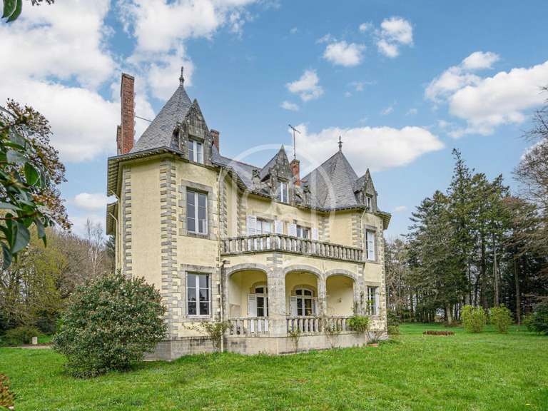 Château à Locoal-Mendon - Vente de luxe - BellesPierres