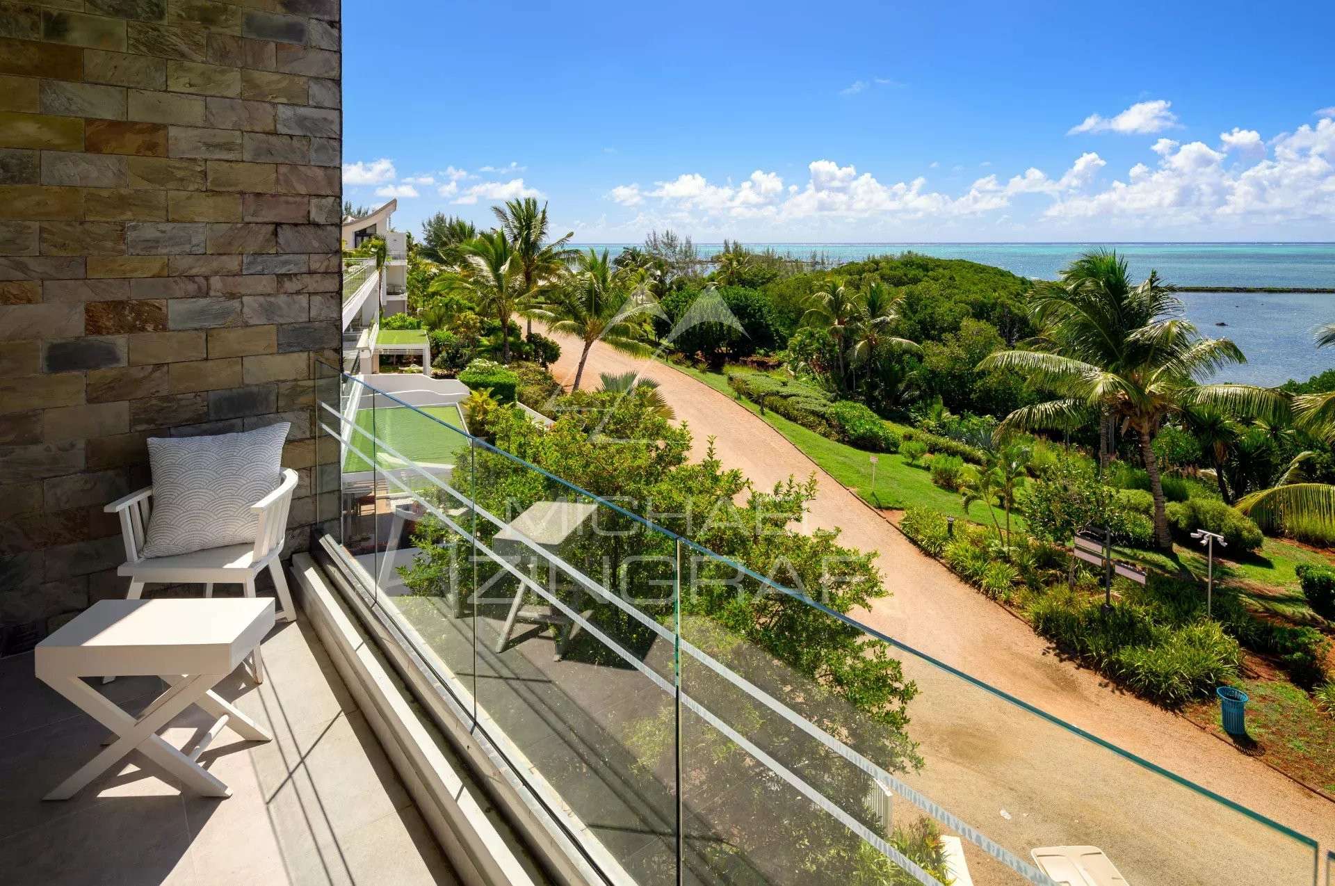 Maison de luxe avec Vue sur mer à vendre à Saint-gilles-les-bains : 925 ...