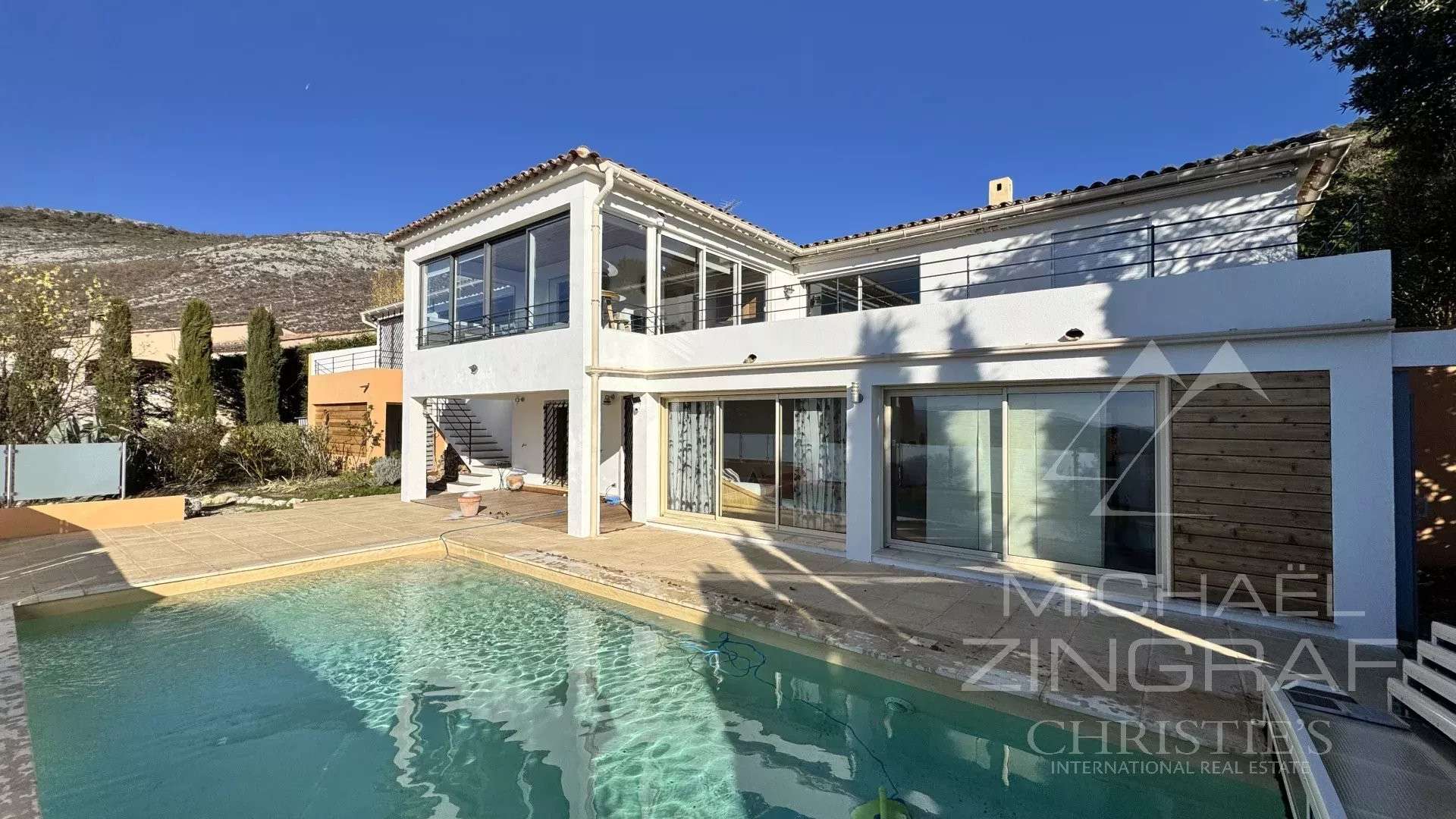 Maison de luxe à vendre à Saint-Vallier-de-Thiey : 1 100 000€ | 273m²