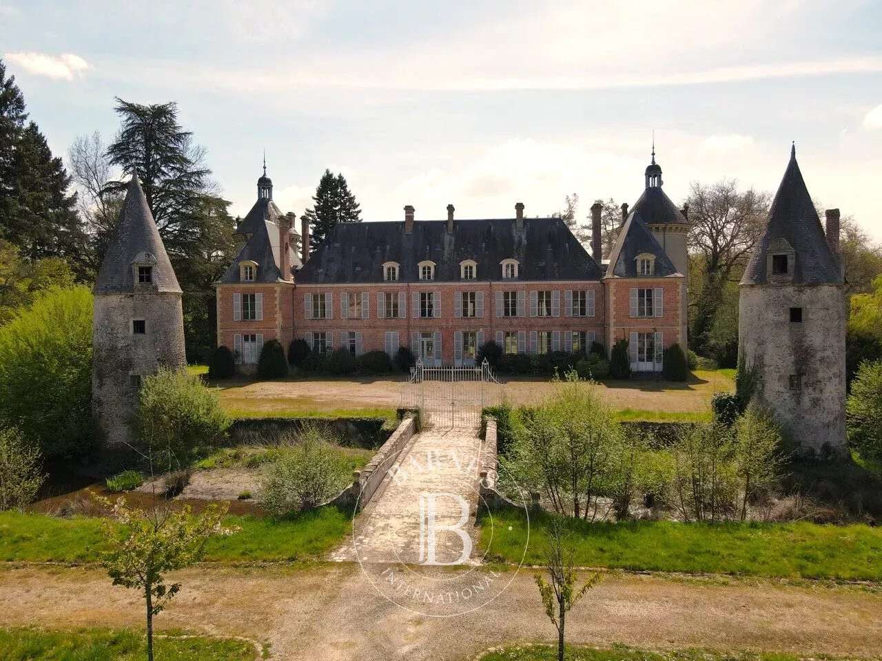 Château à vendre à Salbris : 1 350 000€ | 1135m²