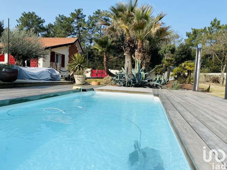 Villa for Sale Soulac-sur-Mer - BellesPierres